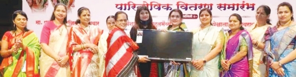 गौरी-गणपति डेकोरेशन स्पर्धा के पुरस्कारों का बाणेर में वितरण - आज का आनंद